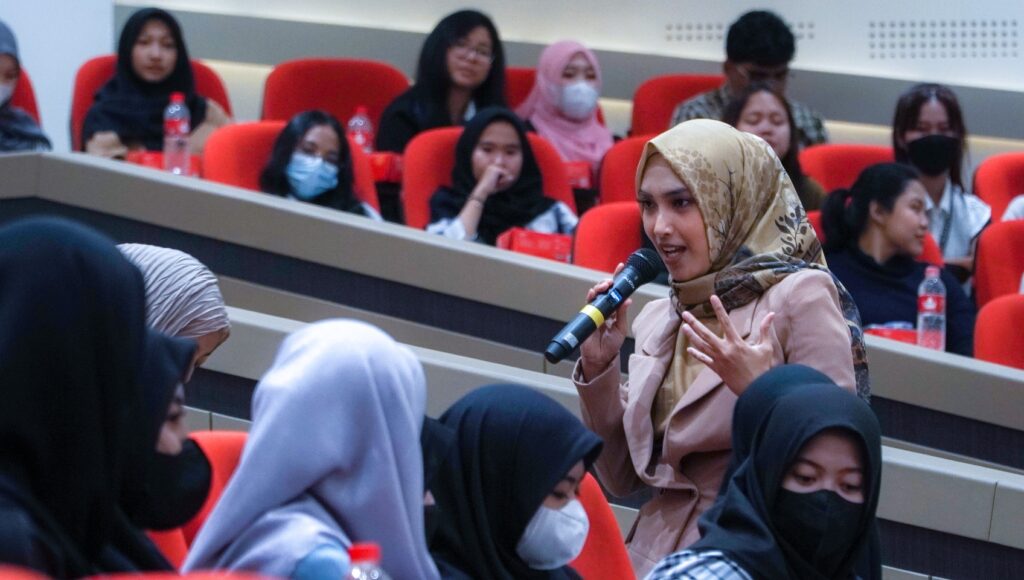 "Dare to Communicate" - Sharing Session for Untag - PT Sinergi Bicara Indonesia